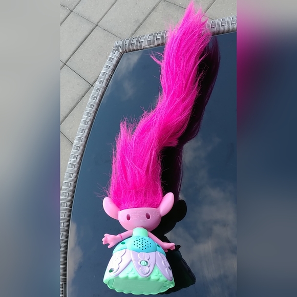 Trolls | Toys | Trolls Poppy Hair In The Air Doll Sounds Lights Up ...